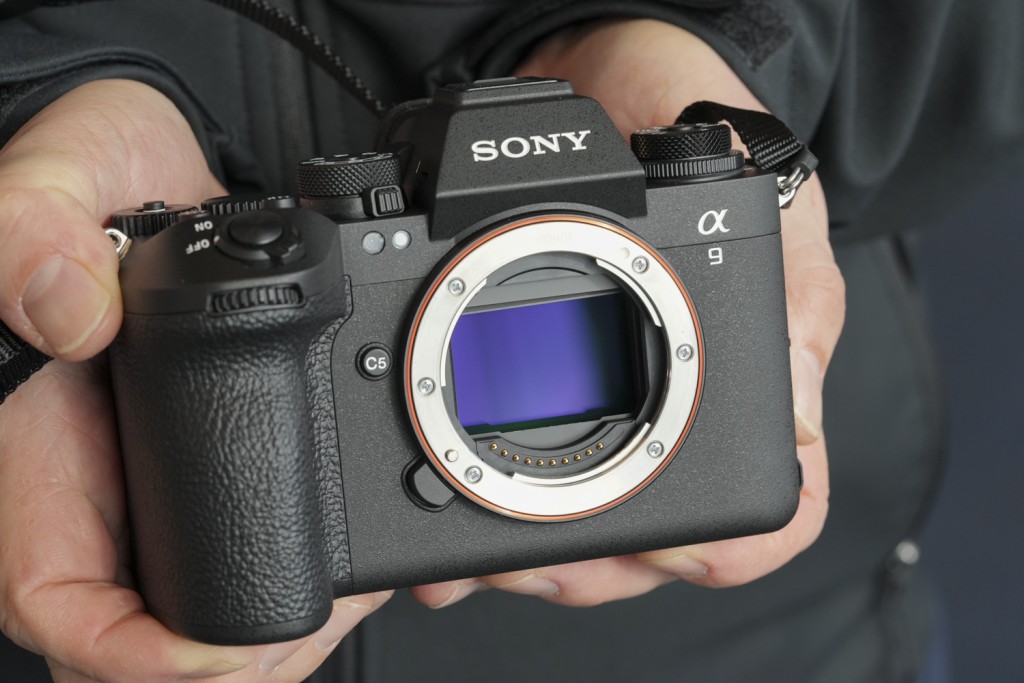 Sony Unveils the Alpha 9 III: A New Era in Full-Frame Cameras - Reviewing.net